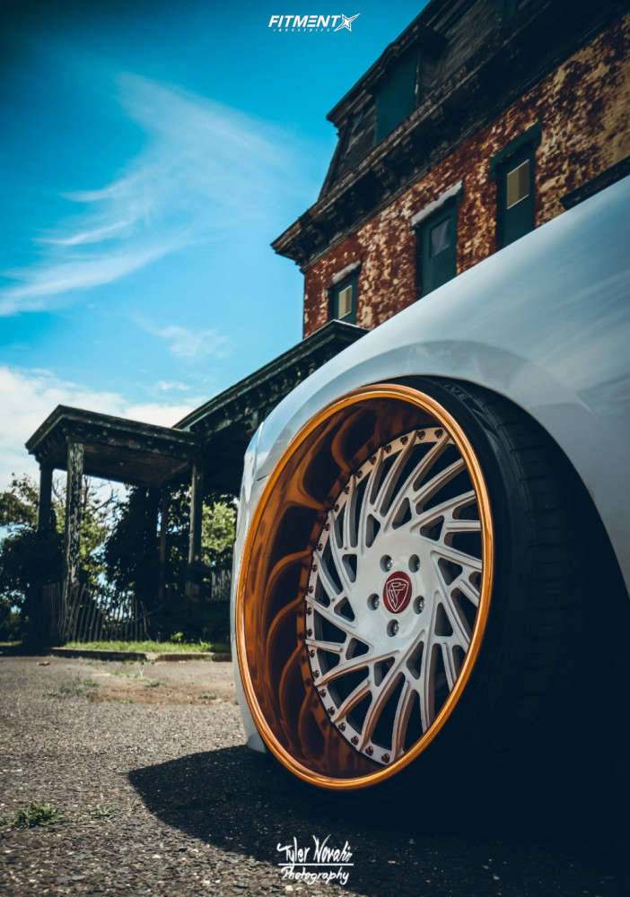 2010 Dodge Charger SXT with 22x10.5 Infinitewerks Mt and Lionhart ...