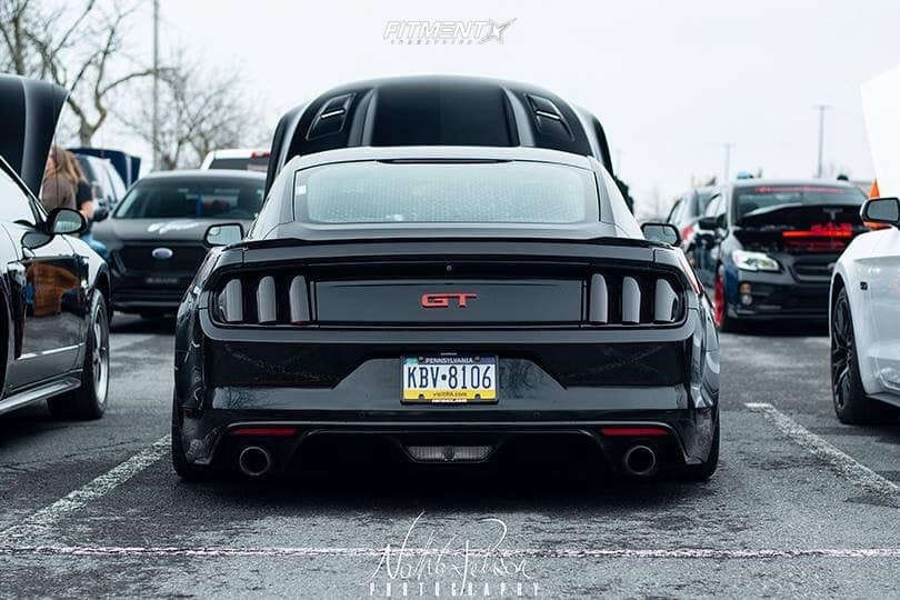 2015 Ford Mustang GT with 20x8.5 MMD 551c and Nitto 255x35 on Air ...