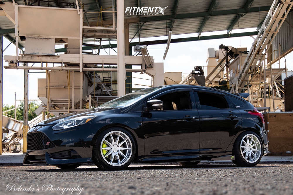 2013 Ford Focus ST with 18x9 XXR 527d and Falken 245x40 on Coilovers ...