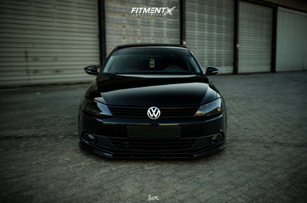 2011 Volkswagen Jetta Comfortline with 18x9.5 VIP Modular Vrc110 and ...