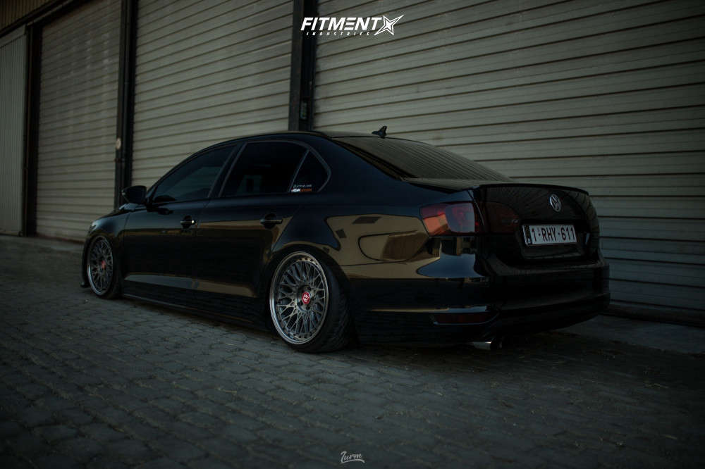 2011 Volkswagen Jetta Comfortline with 18x9.5 VIP Modular Vrc110 and ...