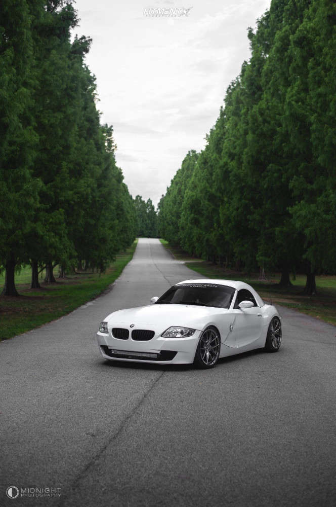 2004 BMW Z4 3.0i with 19x8.5 ESR Rf2 and Nitto 225x45 on Coilovers ...