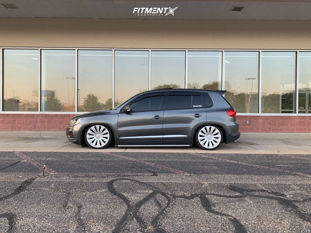 2013 Volkswagen Tiguan S with 19x9.5 Niche Turin and Achilles 225x35 on ...