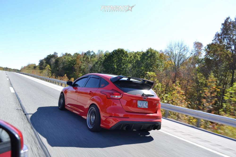 2018 Ford Focus RS with 18x9.5 Enkei NT03M and Firestone 265x35 on ...