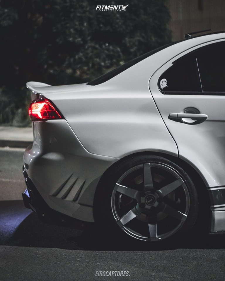 2009 Mitsubishi Lancer Evolution GSR with 18x10.5 Cosmis Racing S1 and ...