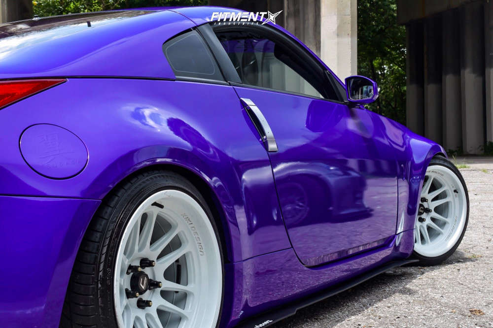 2006 Nissan 350Z Grand Touring with 18x11 Cosmis Racing XT-206R and ...