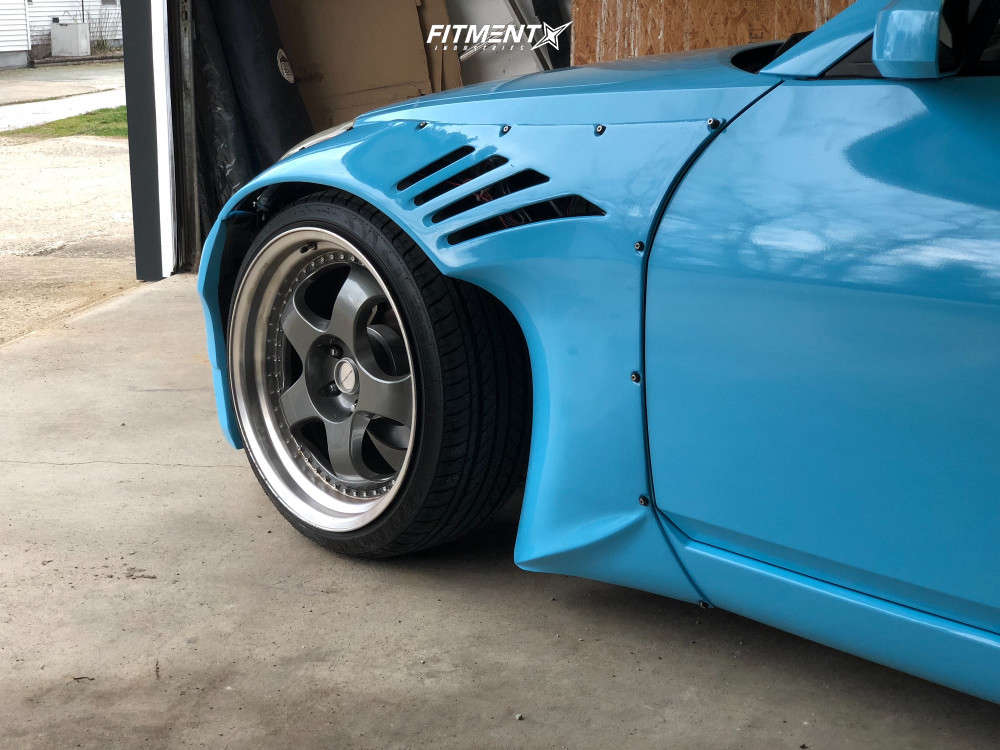 2004 Nissan 350Z 2dr Coupe (3.5L 6cyl 6M) with 19x9.5 Varrstoen Es6 and ...