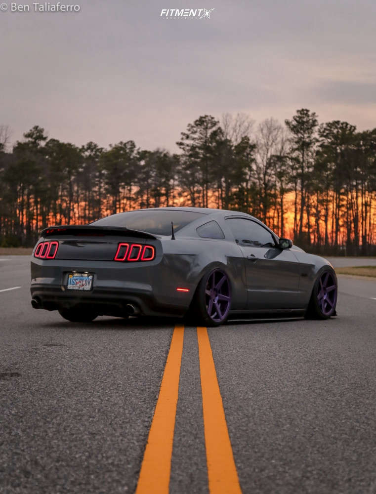 2011 Ford Mustang GT Premium 2dr Coupe (5.0L 8cyl 6M) with 20x10 Sothis ...