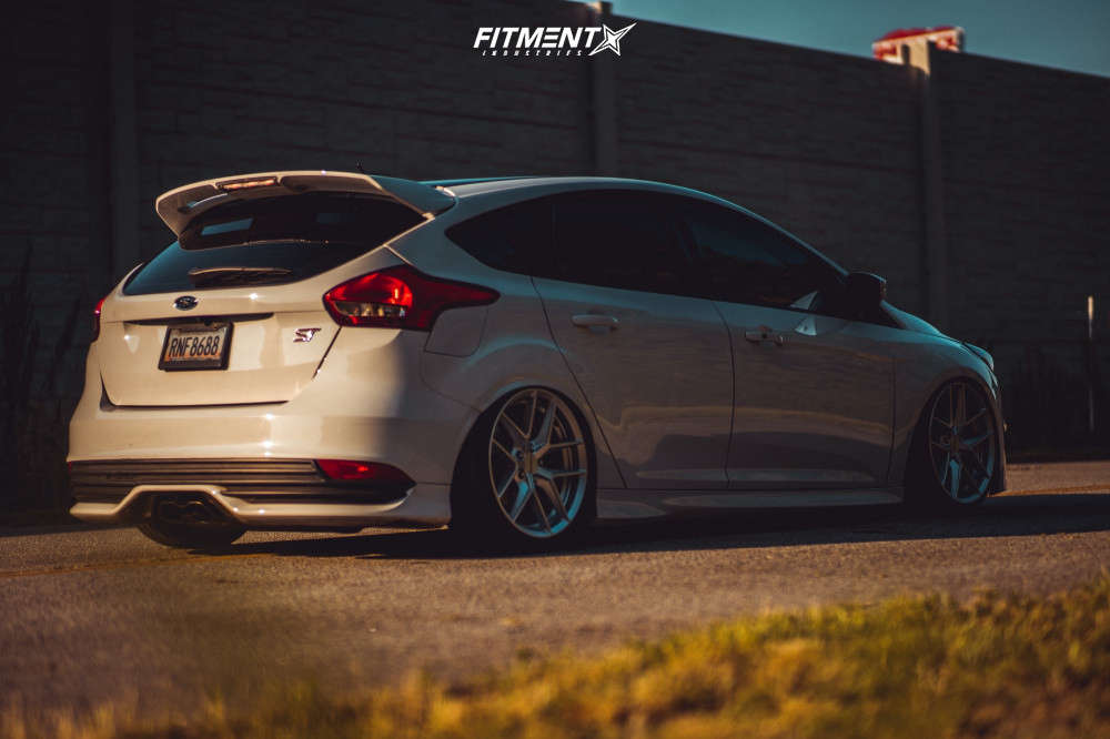 2017 Ford Focus ST with 18x8.5 Rotiform Flg and Achilles 225x35 on ...