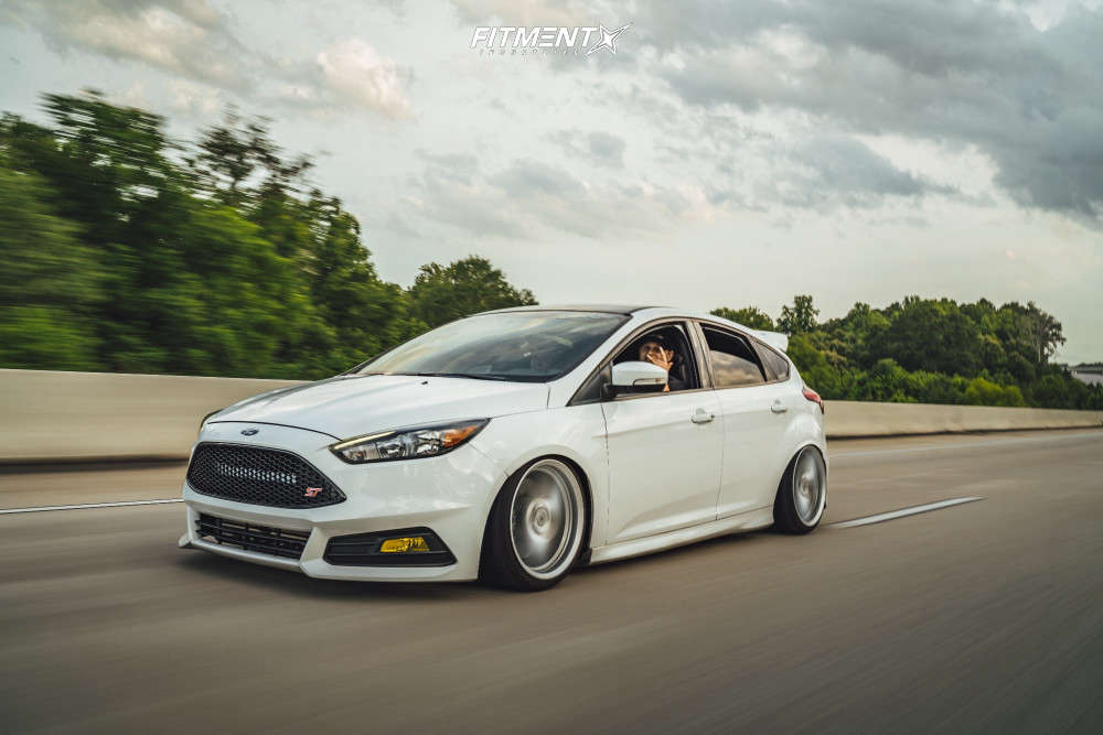 2017 Ford Focus ST with 18x8.5 Rotiform Flg and Achilles 225x35 on ...