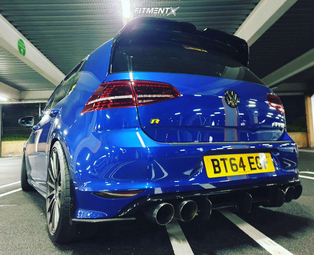2014 Volkswagen Golf R Base with 19x8.5 Niche Form and Michelin 235x35 ...