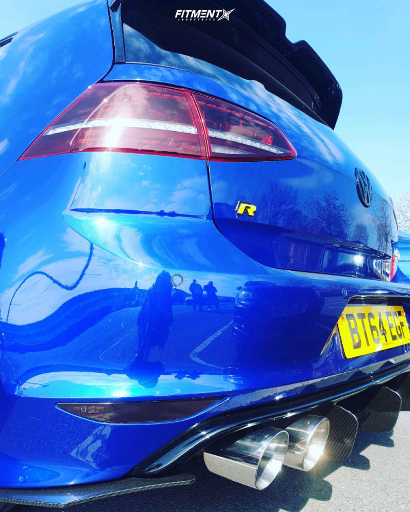 2014 Volkswagen Golf R Base with 19x8.5 Niche Form and Michelin 235x35 ...