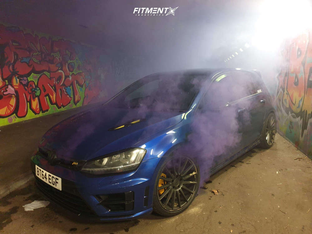 2014 Volkswagen Golf R Base with 19x8.5 Niche Form and Michelin 235x35 ...