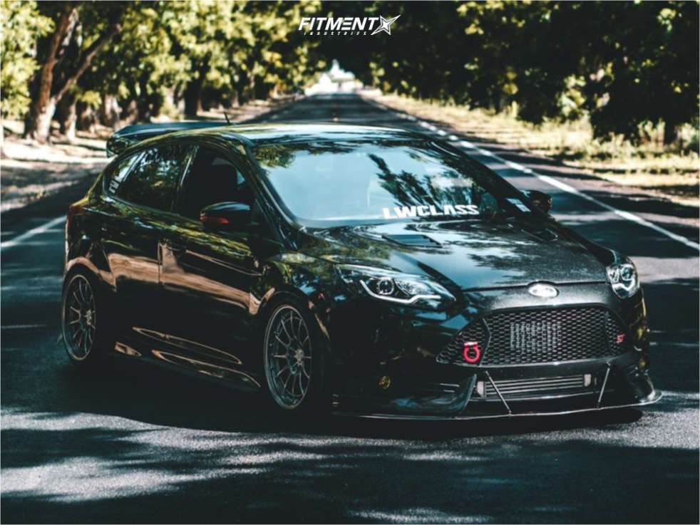 2014 Ford Focus ST with 18x9.5 Enkei Nt03 and Diamond Back 235x40 on ...