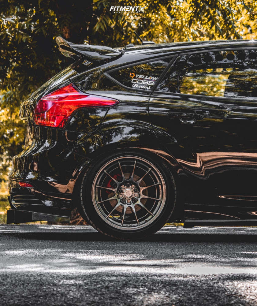 2014 Ford Focus ST with 18x9.5 Enkei Nt03 and Diamond Back 235x40 on ...