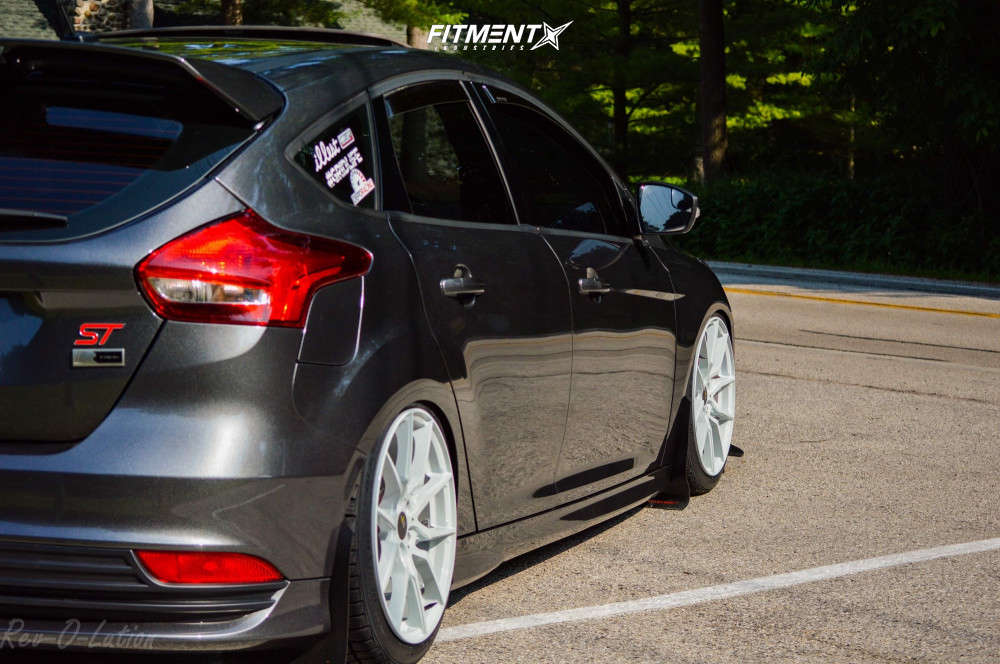 2016 Ford Focus ST with 18x8.5 Option Lab R716 and Falken 225x40 on Air ...