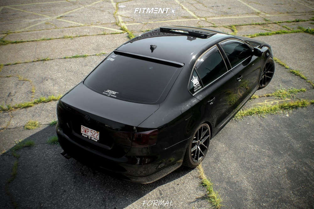 2014 Volkswagen Jetta SE with 17x8.5 Niche Targa and Hankook 235x45 on ...