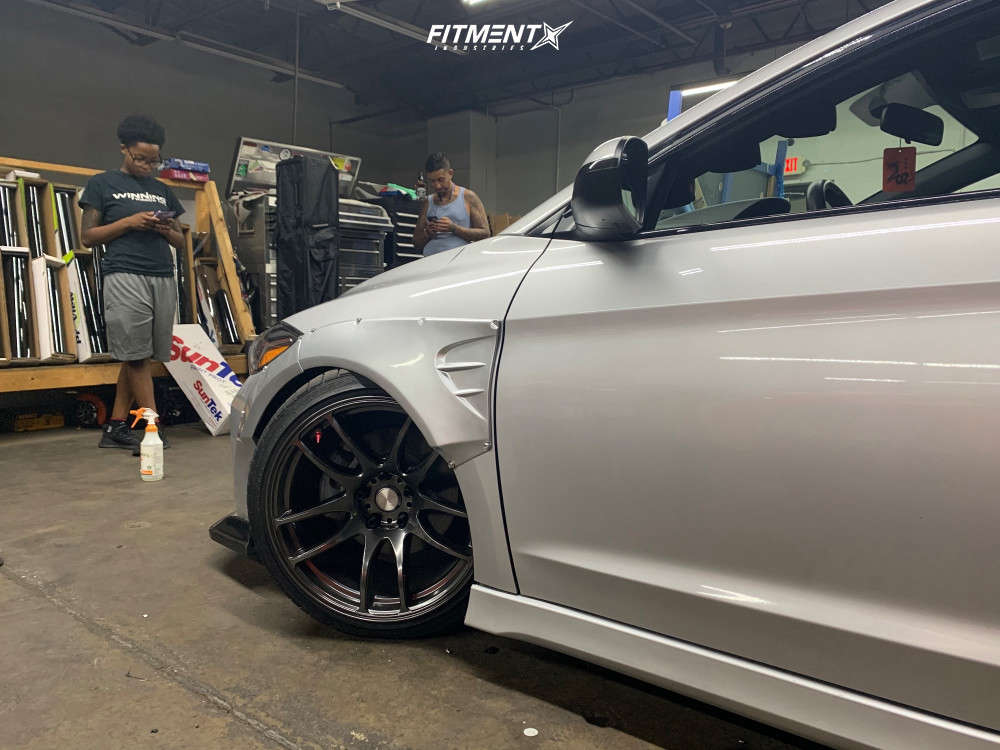 2018 Hyundai Elantra Sport with 18x10.5 ESR Sr08 and Achilles 235x40 on ...