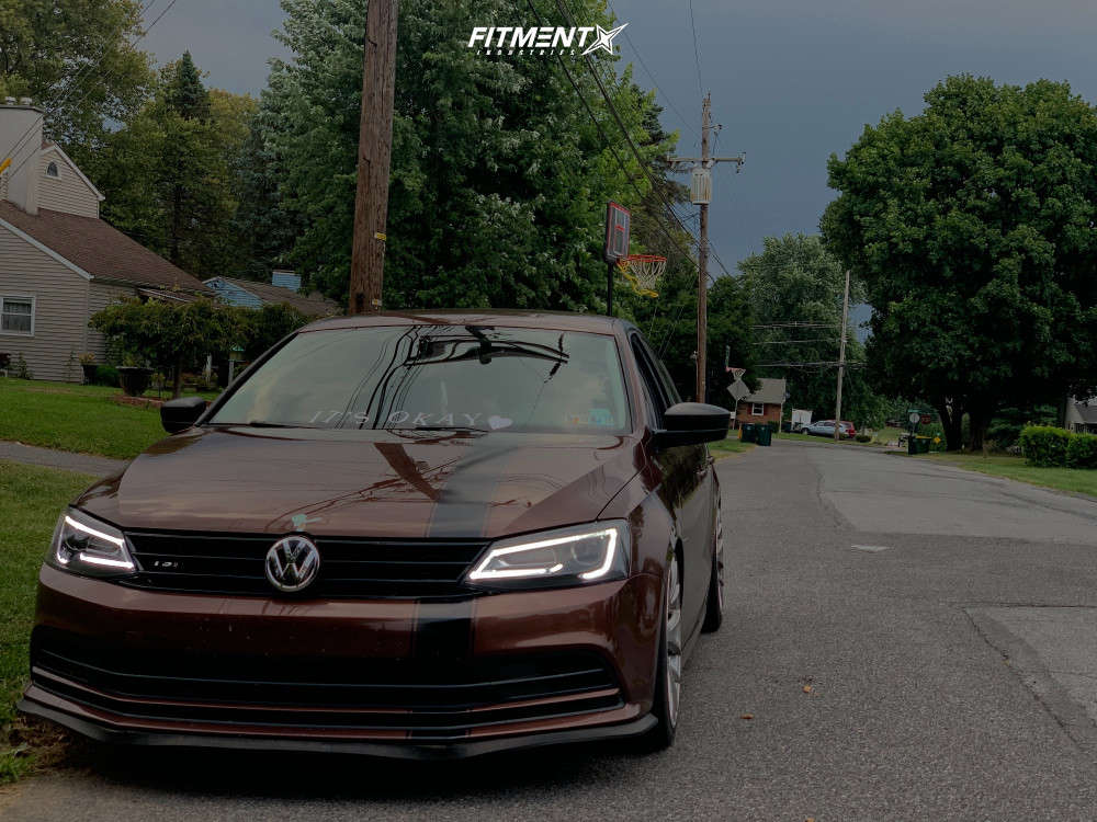 2016 Volkswagen Jetta SE with 18x8.5 Miro Type 111 and Hankook 225x40 ...