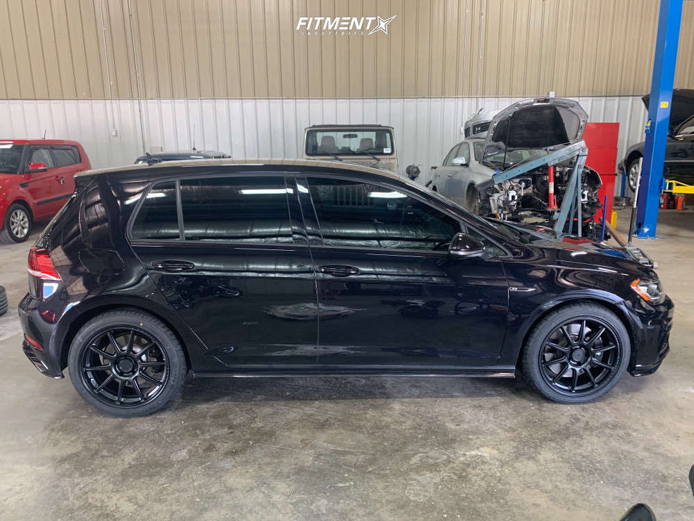 2018 Volkswagen Golf R Base with 18x8.5 Motegi Mr140 and Federal 235x40 ...