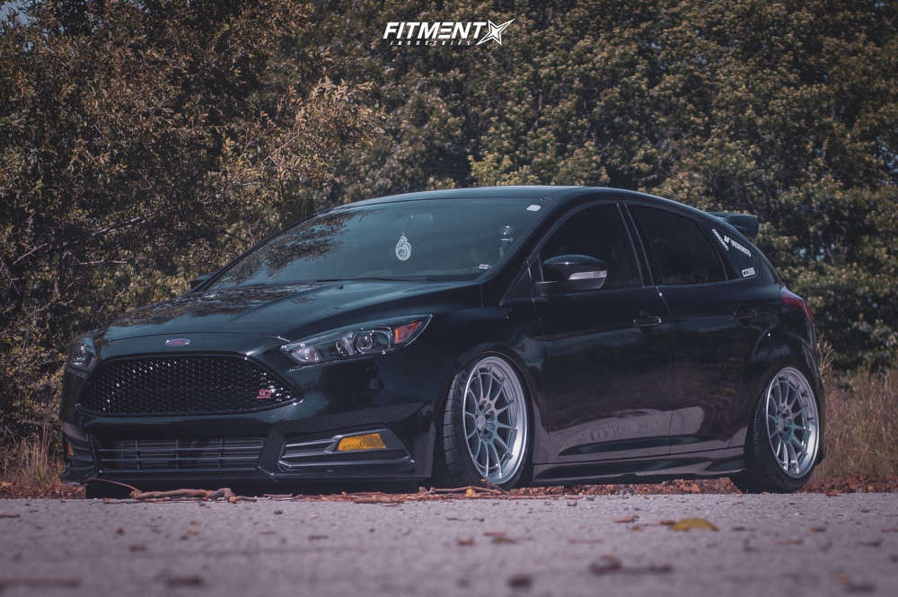 2017 Ford Focus ST with 18x9.5 Enkei Nt03 and Federal 225x40 on Air ...