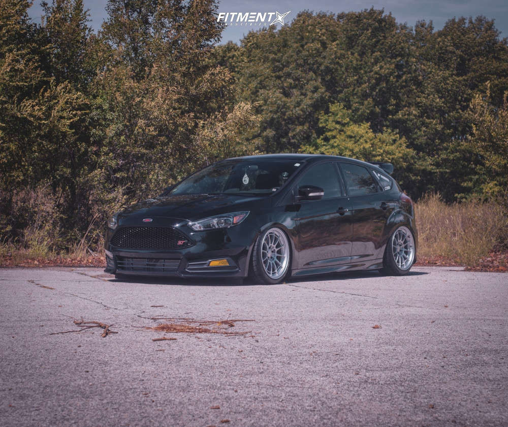 2017 Ford Focus ST with 18x9.5 Enkei Nt03 and Federal 225x40 on Air ...