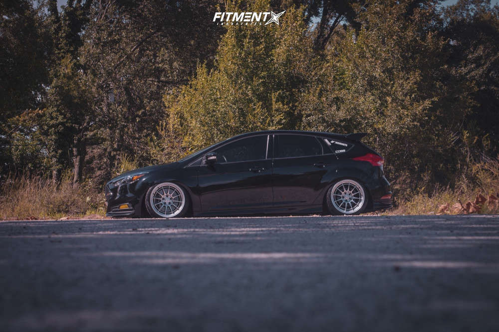 2017 Ford Focus ST with 18x9.5 Enkei Nt03 and Federal 225x40 on Air ...