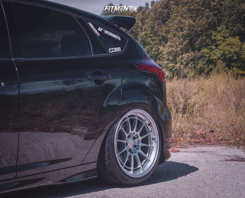 2017 Ford Focus ST with 18x9.5 Enkei Nt03 and Federal 225x40 on Air ...