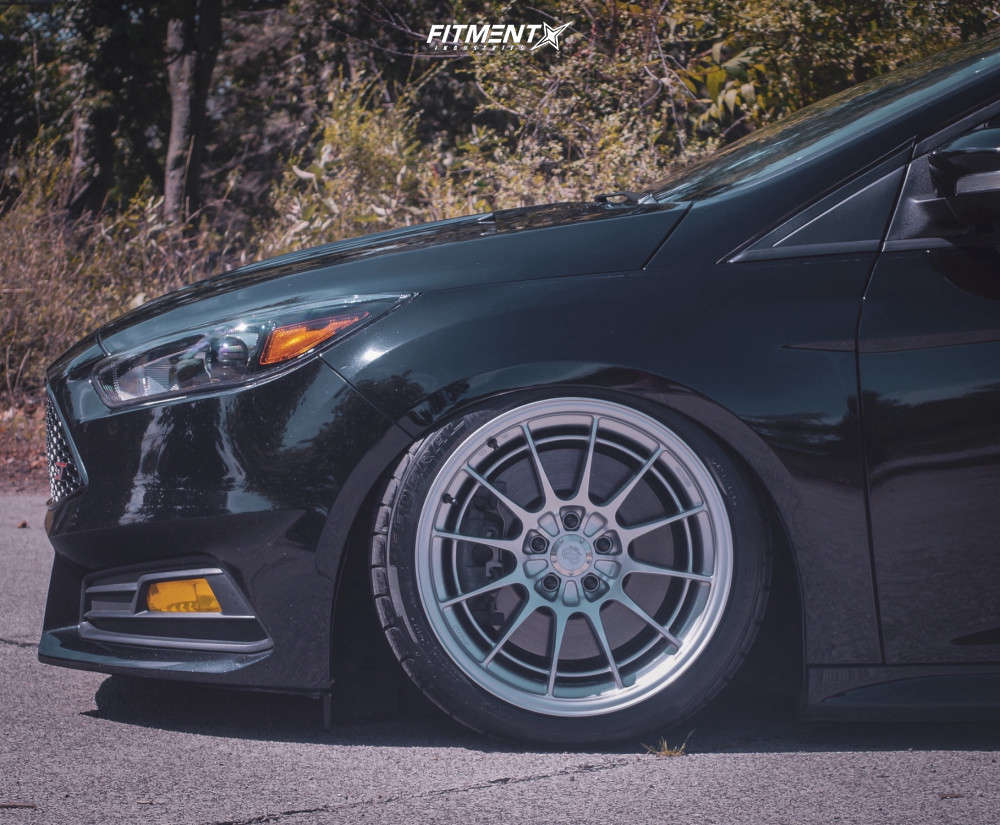 2017 Ford Focus ST with 18x9.5 Enkei Nt03 and Federal 225x40 on Air ...