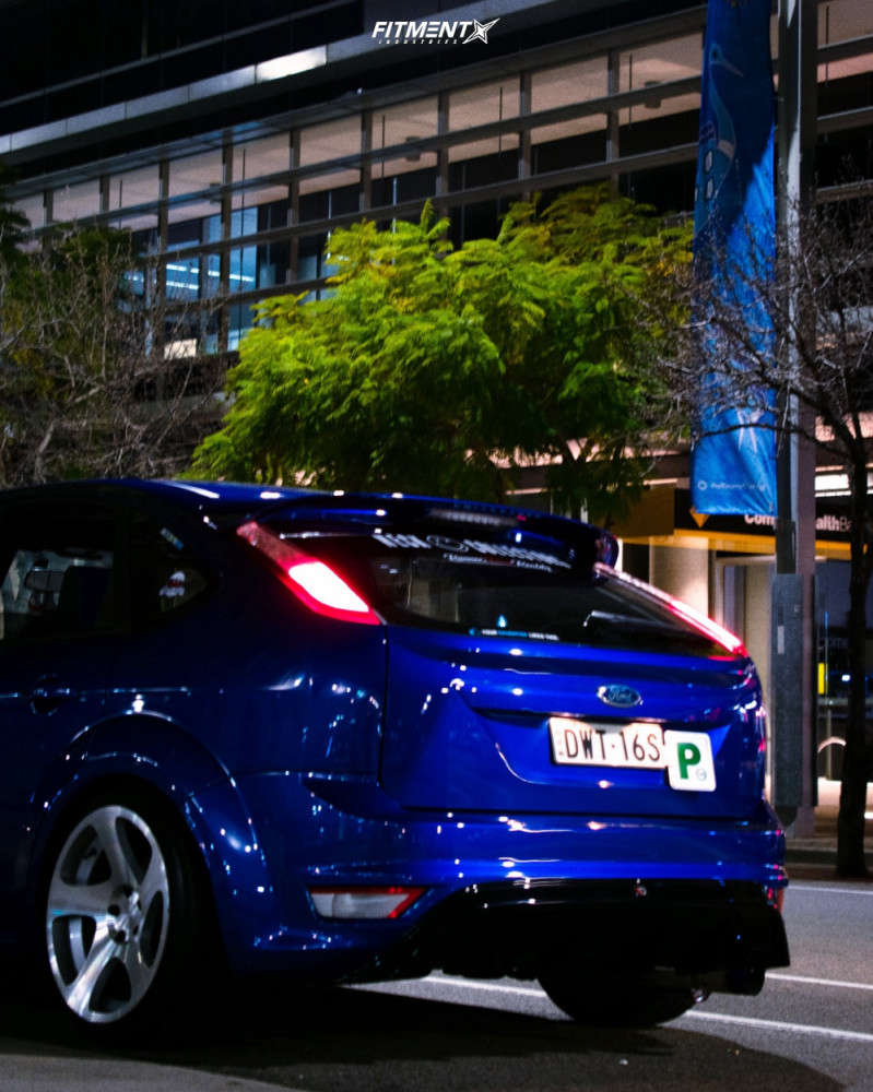 2009 Ford Focus S with 18x9.5 Rotiform Tmb and Toyo Tires 215x40 on ...