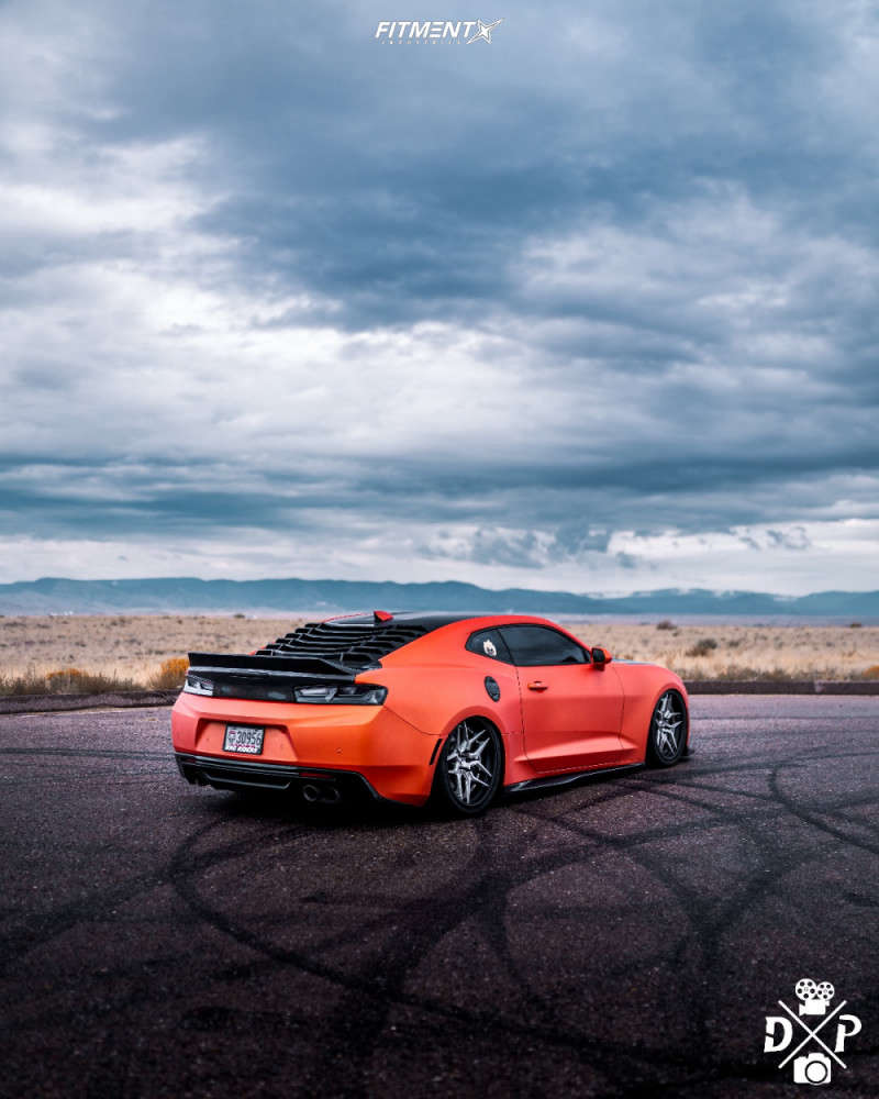 2018 Chevrolet Camaro SS with 20x10 Rohana RFG5 and Nitto 275x35 on Air ...