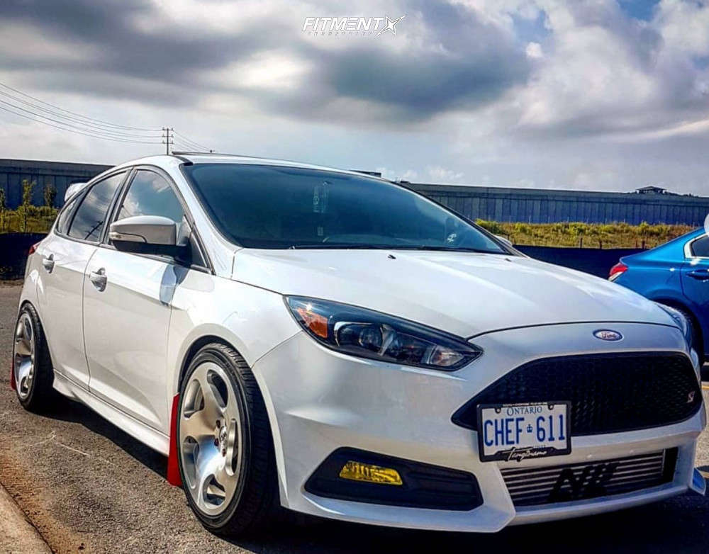 2016 Ford Focus ST with 18x8.5 WatercooledIND Cc10 and Yokohama 235x40 ...