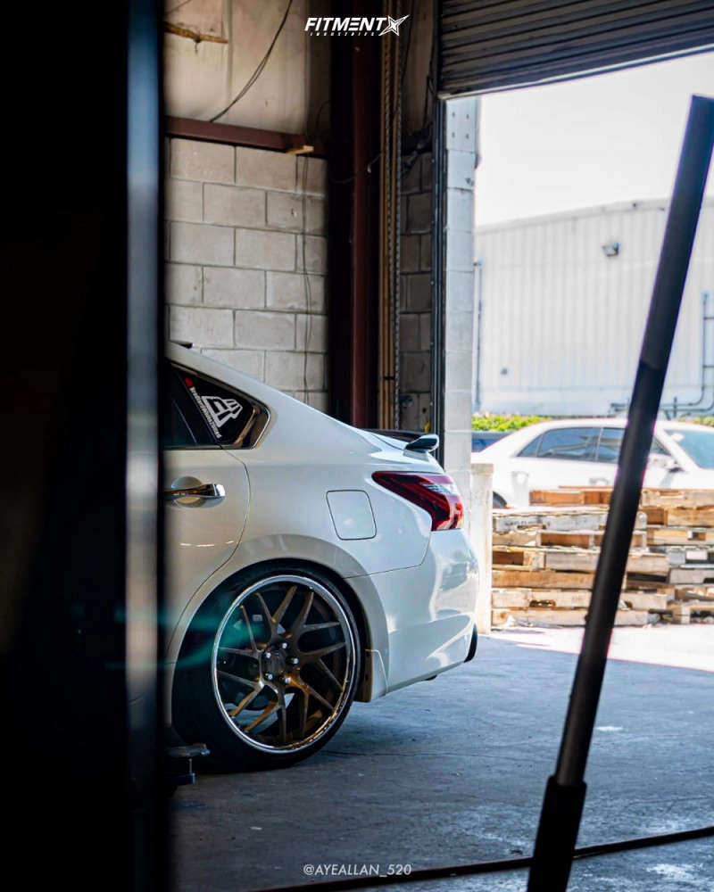 2017 Nissan Altima SR with 20x9 Vertini Rf1.4 and Nankang 225x35 on ...