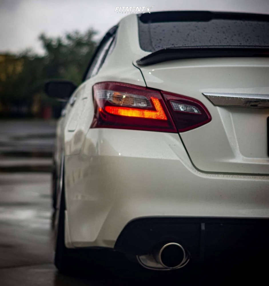 2017 Nissan Altima SR with 20x9 Vertini Rf1.4 and Nankang 225x35 on ...
