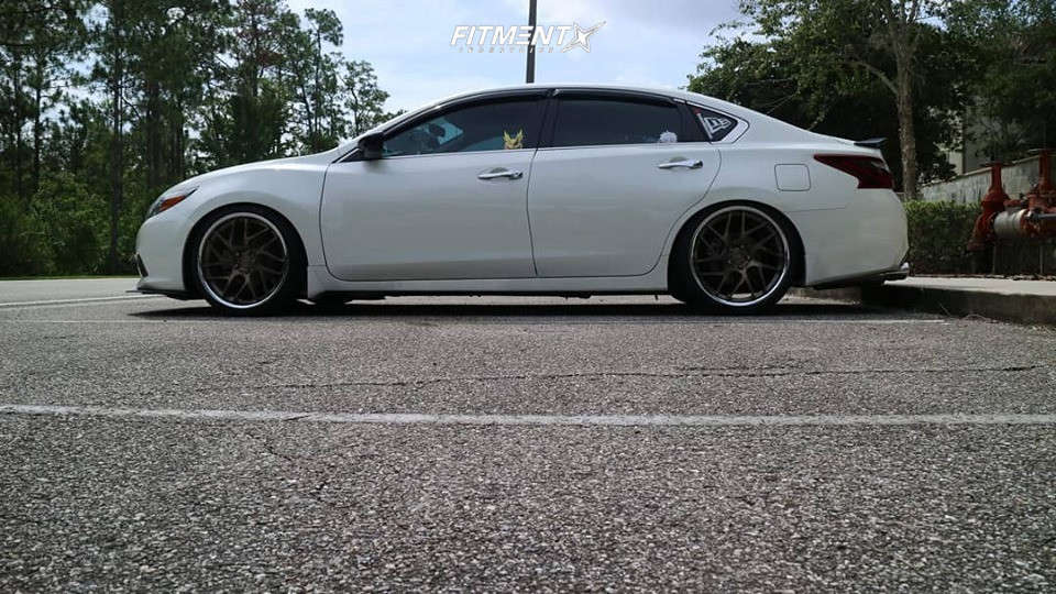 2017 Nissan Altima SR with 20x9 Vertini Rf1.4 and Nankang 225x35 on ...