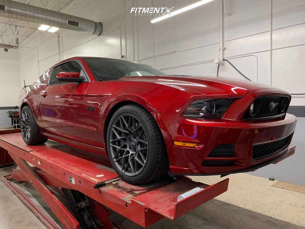 2014 Ford Mustang GT with 19x9.5 RTR Tech Mesh and Ohtsu 255x40 on ...
