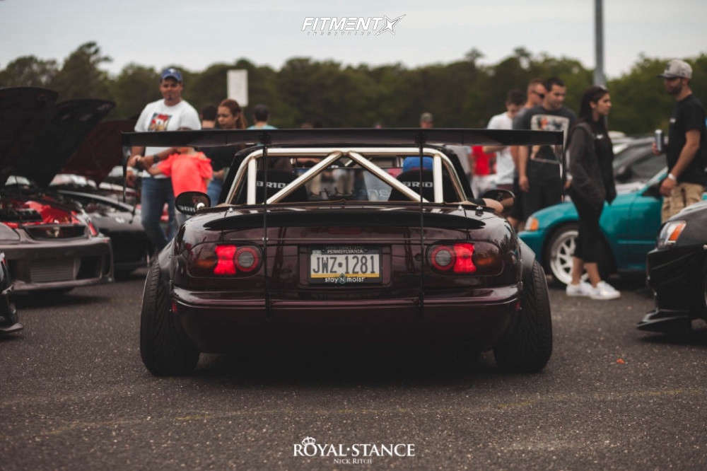 1995 Mazda MX-5 Miata Base with 15x9.5 Rota Grid and Toyo Tires 195x35 ...