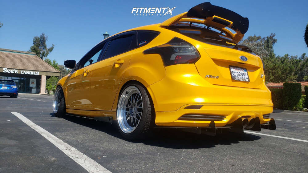2013 Ford Focus ST with 18x9.5 ESR Sr05 and Falken 235x40 on Coilovers ...