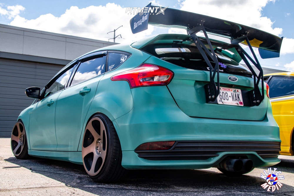 2017 Ford Focus ST with 18x9.5 Rotiform Tmb and Hankook 215x40 on Air ...