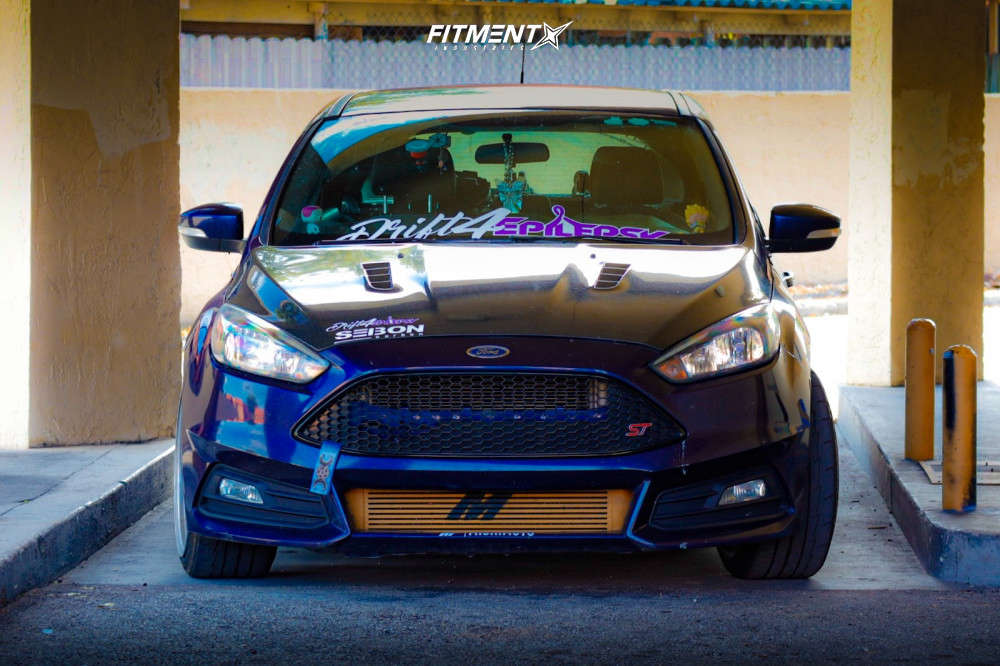 2016 Ford Focus ST with 18x9.5 Enkei NT03M and Firestone 235x40 on ...