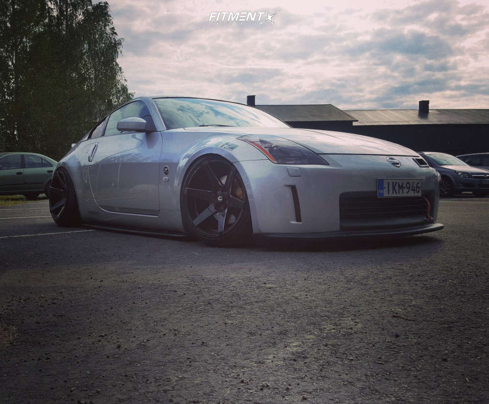 2005 Nissan 350Z Touring with 18x9.5 Cosmis Racing S1 and Triangle ...