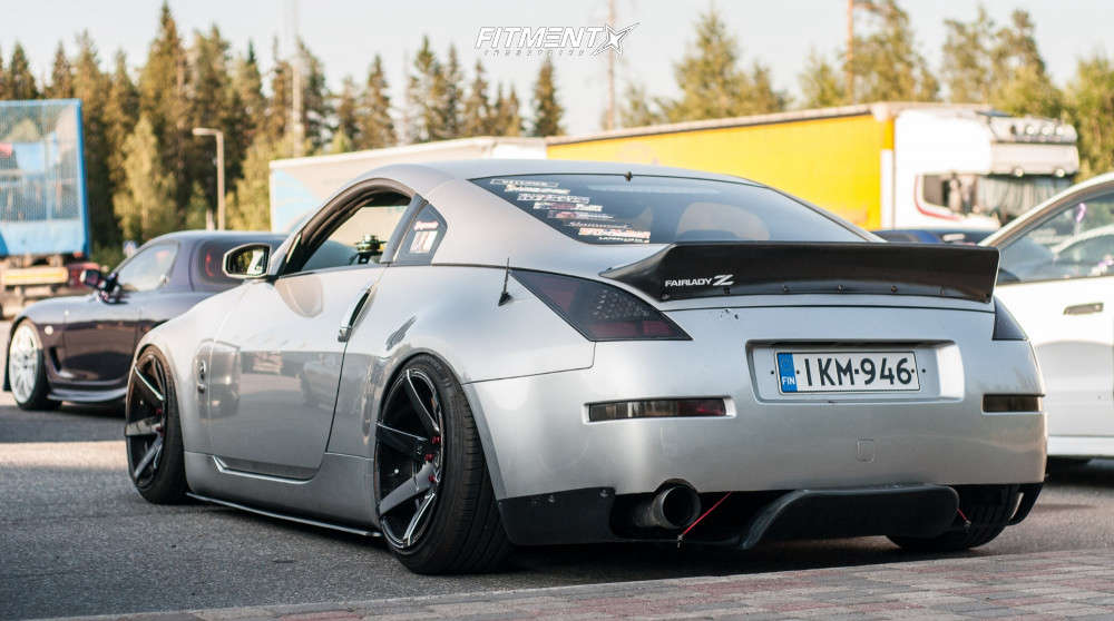 2005 Nissan 350Z Touring with 18x9.5 Cosmis Racing S1 and Triangle ...