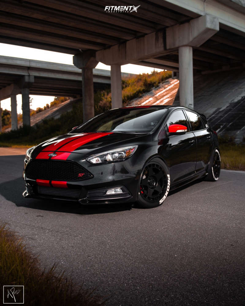 2015 Ford Focus ST with 18x8.5 Fifteen52 Turbomac and Toyo Tires 245x40 ...