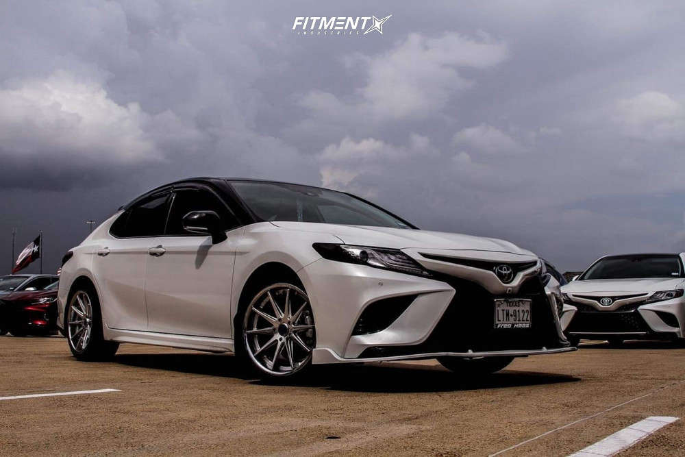2019 Toyota Camry XSE with 19x8.5 Rohana Rc10 and Nankang 235x35 on ...