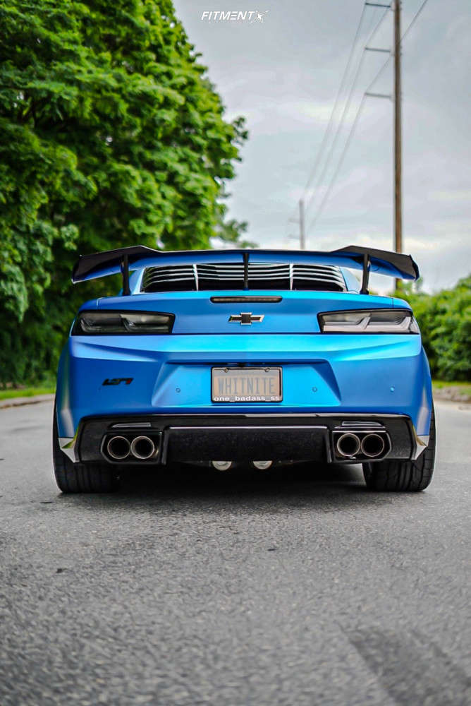 2016 Chevrolet Camaro SS with 20x10 Rohana Rfx11 and Nitto 285x30 on ...
