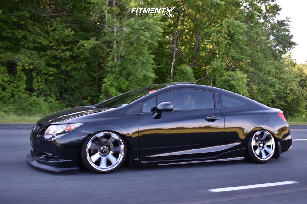 2013 Honda Civic Si with 18x9 Cosmis Racing Mr7 and Lionhart 215x35 on ...