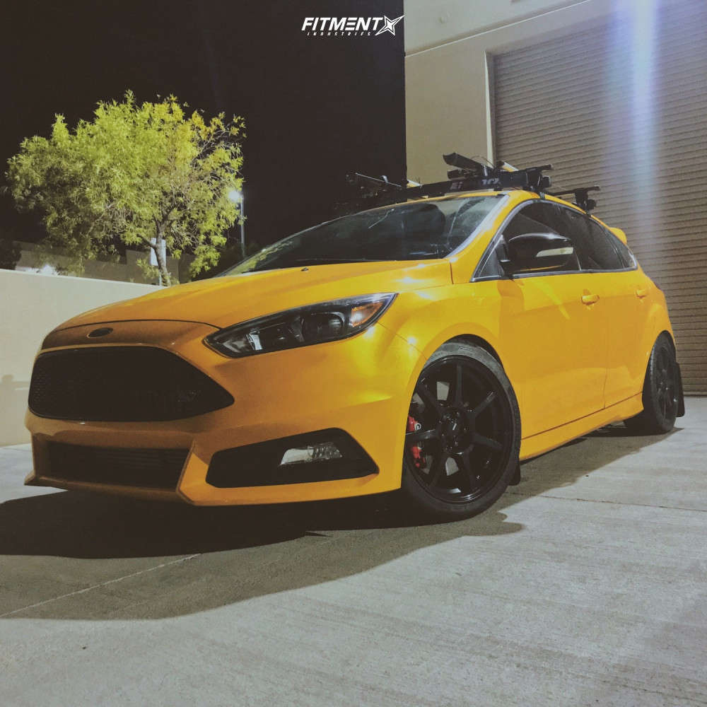2016 Ford Focus ST with 18x8 Konig Ultraform and Michelin 235x40 on ...