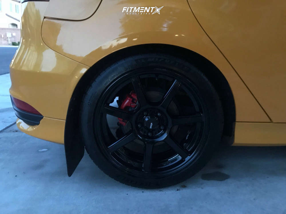 2016 Ford Focus ST with 18x8 Konig Ultraform and Michelin 235x40 on ...