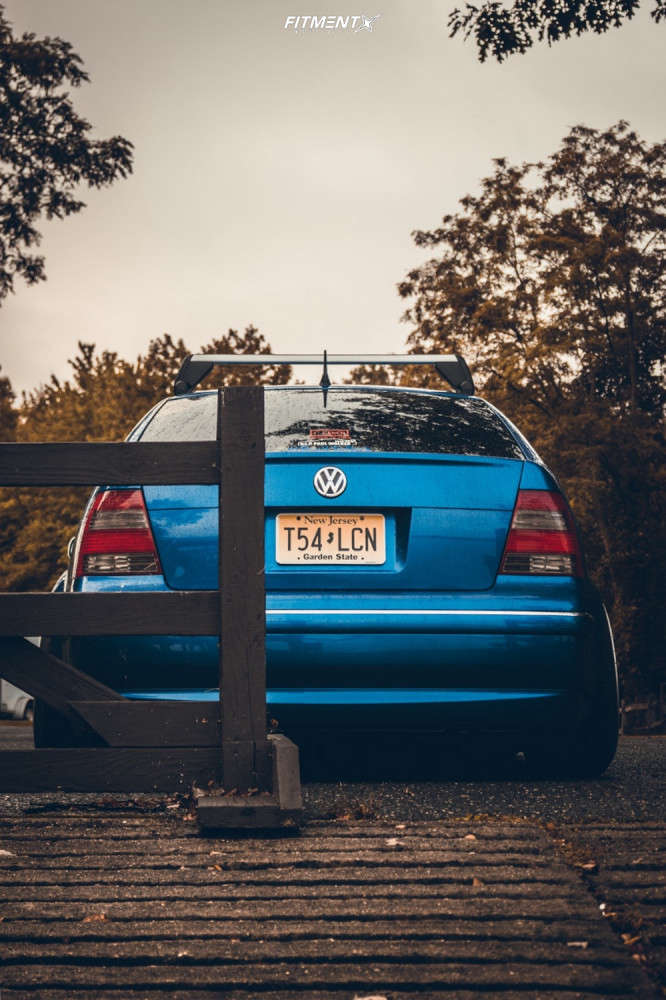 2004 Volkswagen Jetta GLI 1.8T 4dr Sedan (1.8L 4cyl Turbo 6M) with 18x9 ...