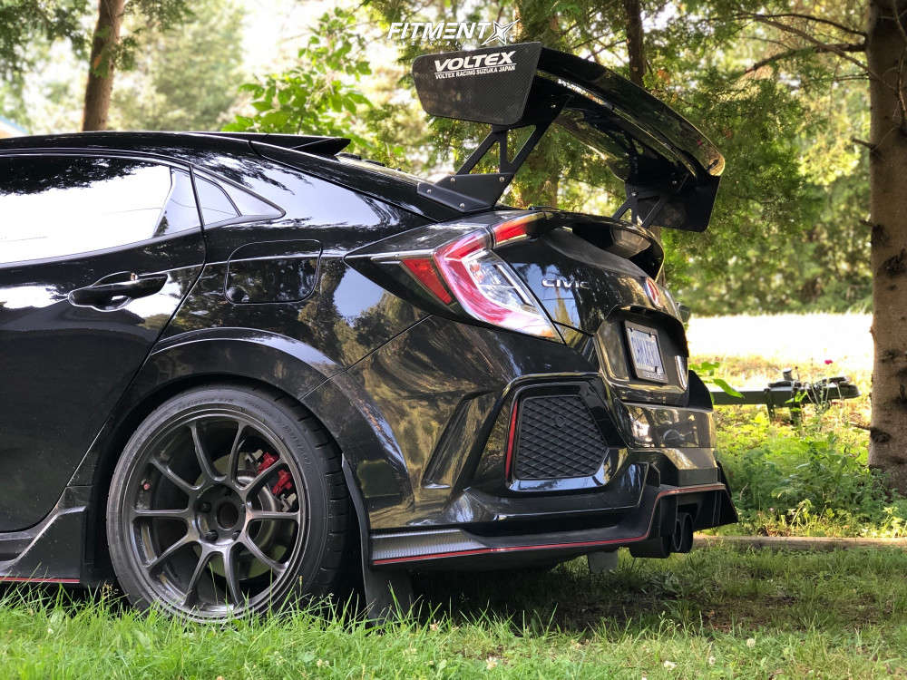 2018 Honda Civic Type R with 18x9.5 Volk Ze40 and Dunlop 265x35 on ...